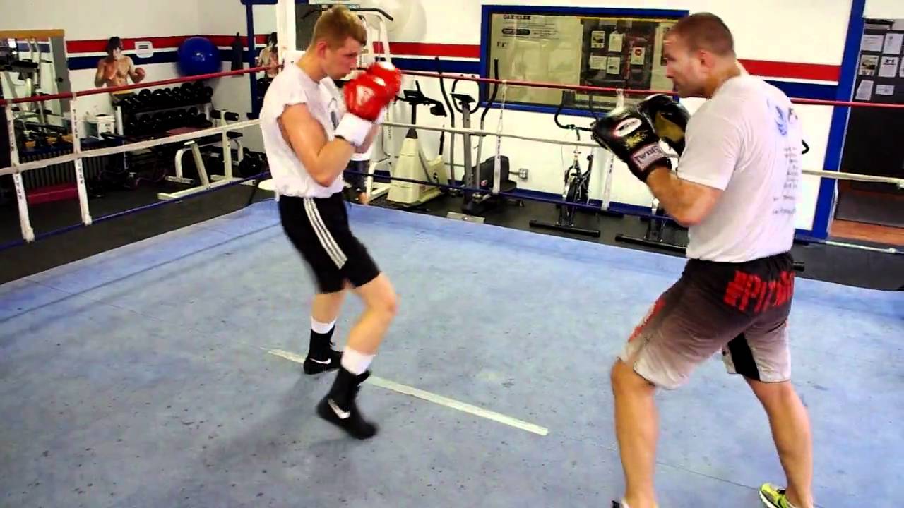DAMIAN GRABOWSKI WORKS IN THE RING WITH WBC YOUTH LIGHT HEAVYWEIGHT ...