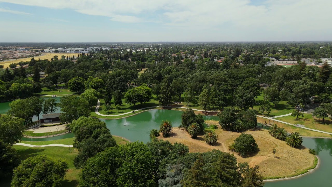 Strauss Island and fountain at Elk Grove Park - YouTube