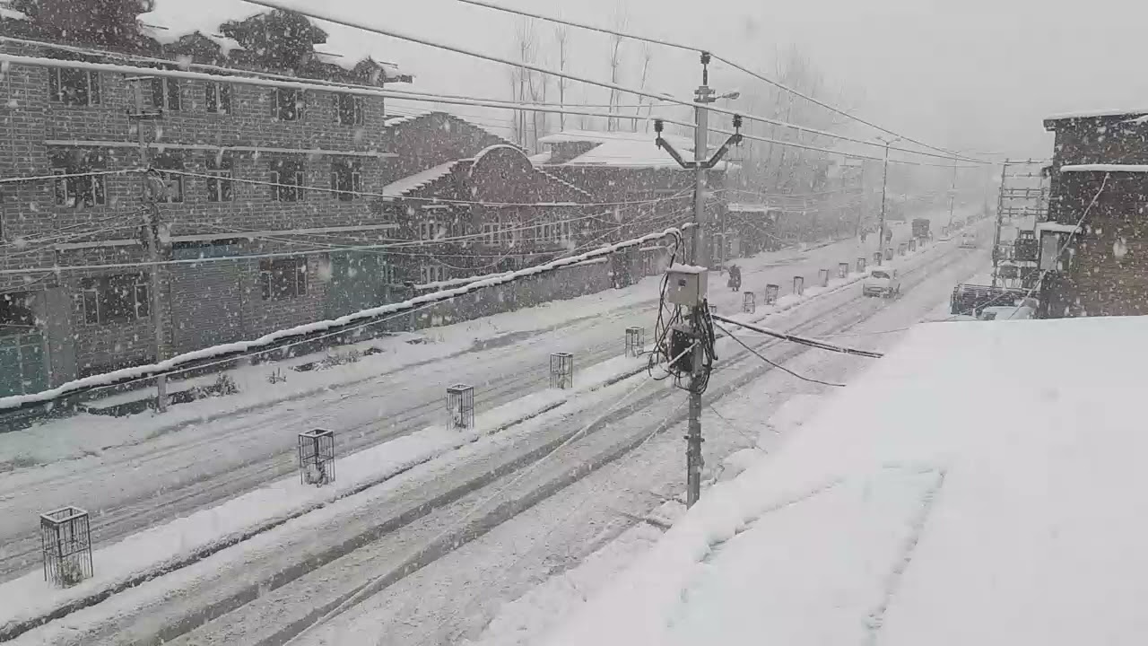 Beautiful scene of K P Road during snowfall last year.. - YouTube