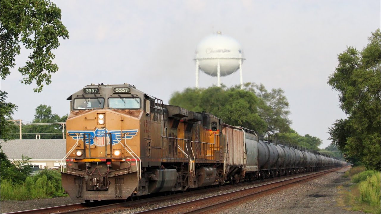 Railfanning Chesterton IN Day 2 Part 1 of 2, Ft amtrak fake bonnet leader and more! - YouTube