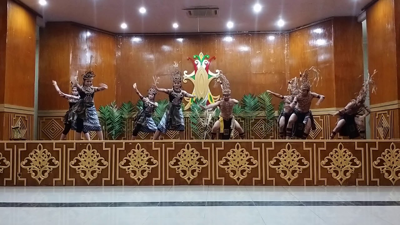 Tari " Kuntau Bangkui " persembahan dari KNPI MURA lomba Tari Garapan ...