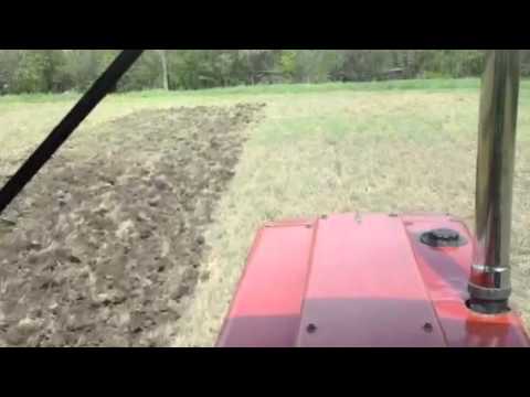 IH 886 offset discing - YouTube