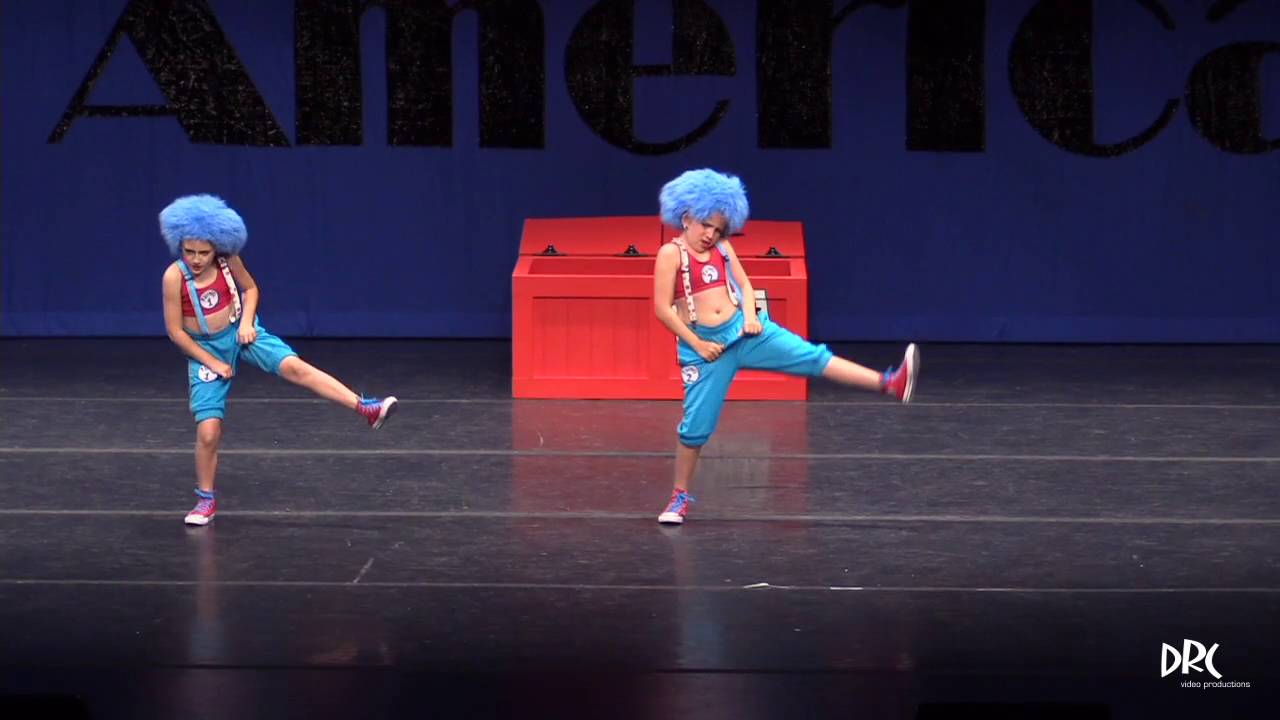 THING 1 AND THING 2 (On Stage America 2016) - YouTube