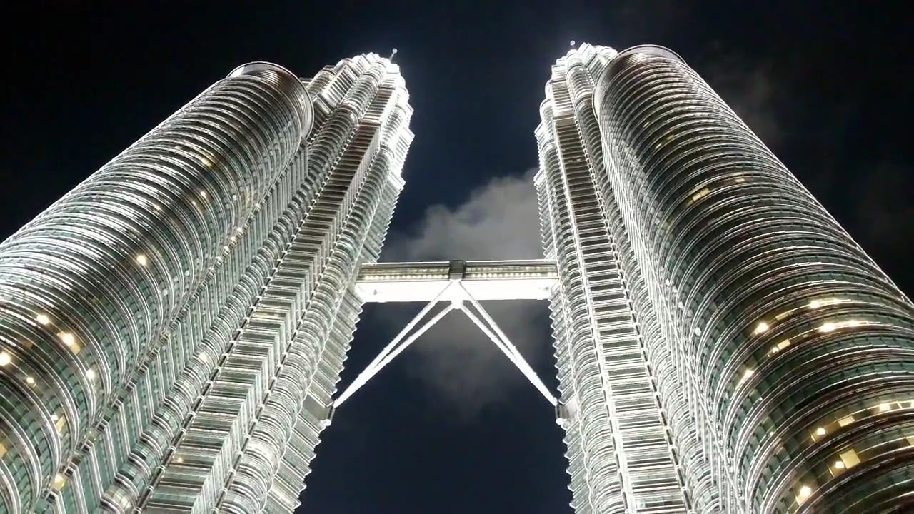 Night scene at KLCC Kuala lumpur - YouTube