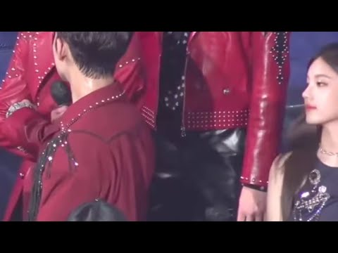 Mingyu and Yeji look at each other at the 2021 KBS song festival