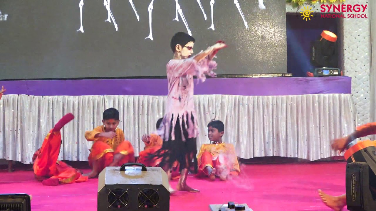 Housefull 4: The Bhoot Raja Song Dance Performance - YouTube