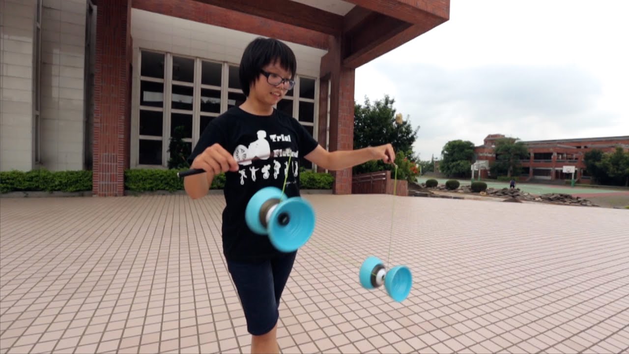 Dynamic Diabolo Duo - Extra Shots - YouTube