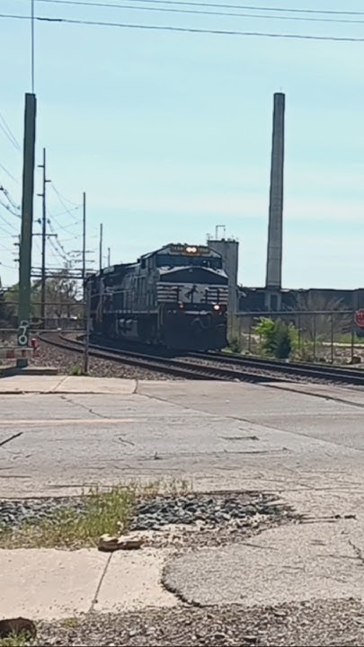 NS 4403 Leads Intermodal Stack Boxcars Train - YouTube