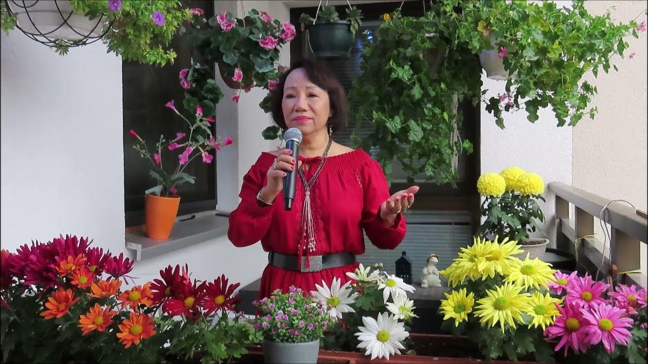 Em Cũng Cần Một Bờ VaI - video Thúy Nga - YouTube