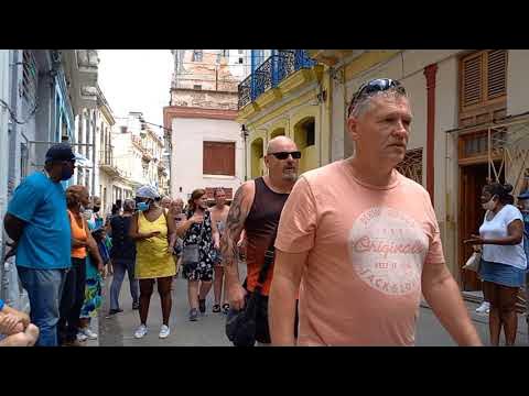 Como se vive en La Habana CUBA. Vida Cotidiana del Cubano.Calles de La ...