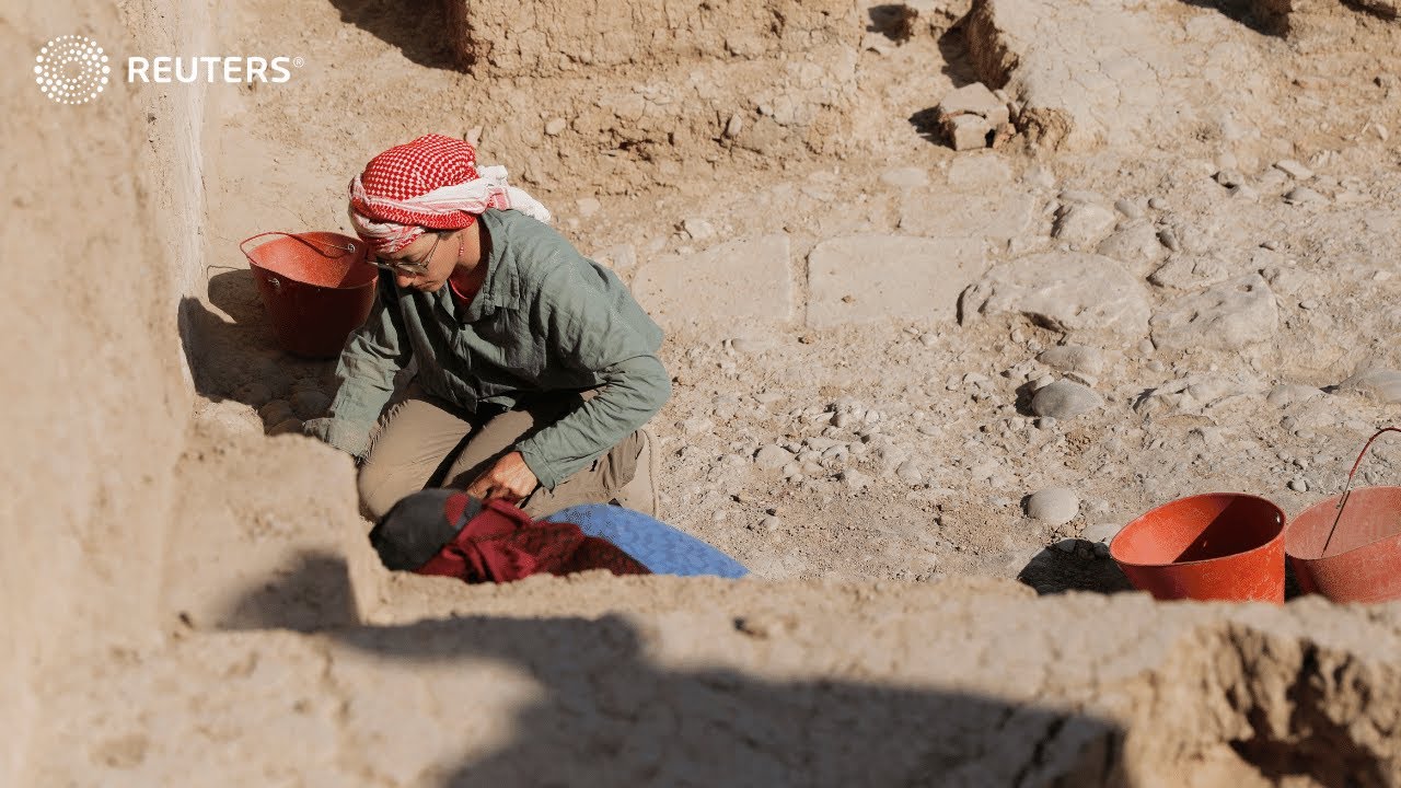 Archeologists excavate Iraq’s ancient city of Nineveh - YouTube