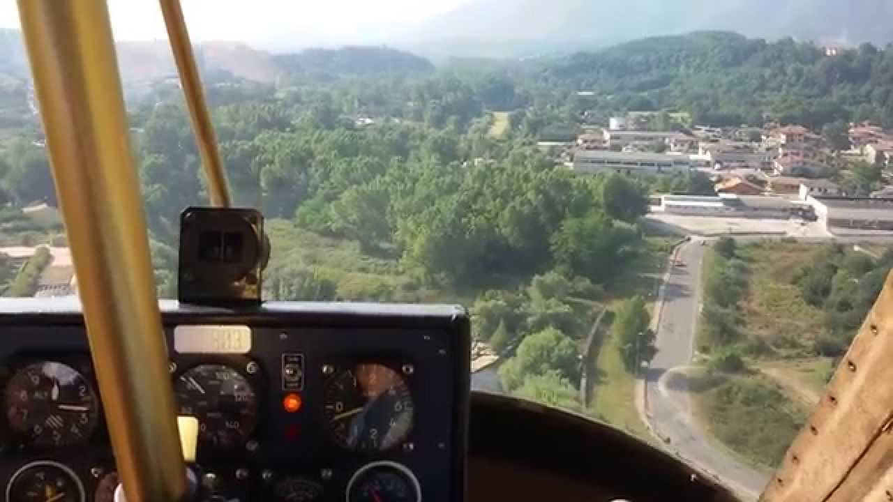 Atterraggio C.Volo Giovanni Zaccini con Tucano ULM - YouTube
