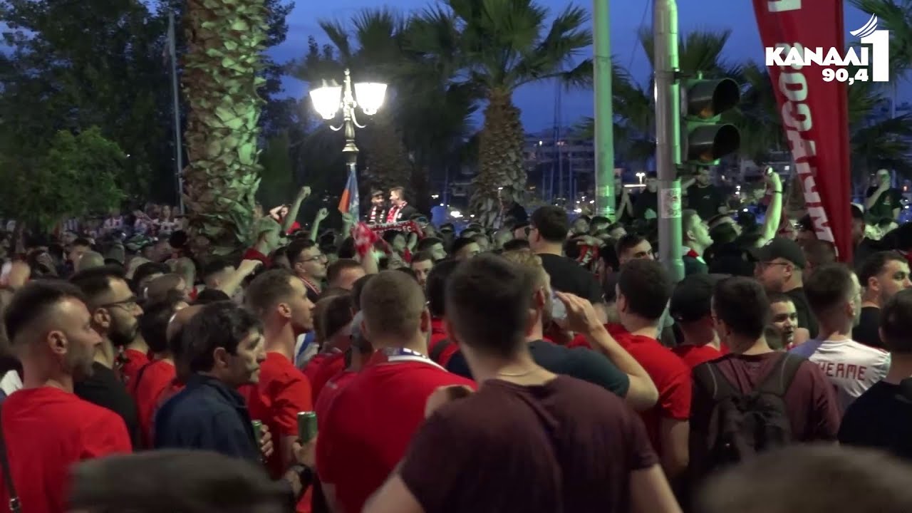 Το ερυθρόλευκο πάρτι στον Πειραιά | Ιστορική Λέσχη Ολυμπιακού - YouTube