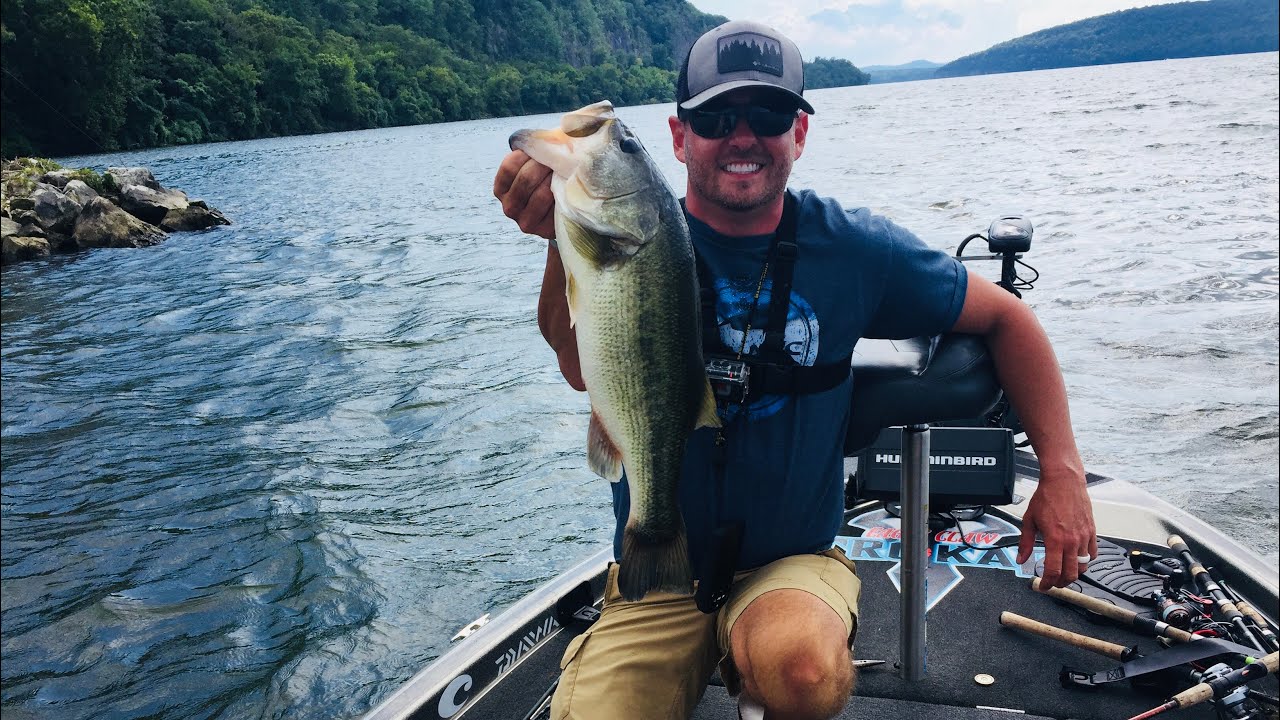 Fishing Grass Beds on the Nickajack River - YouTube