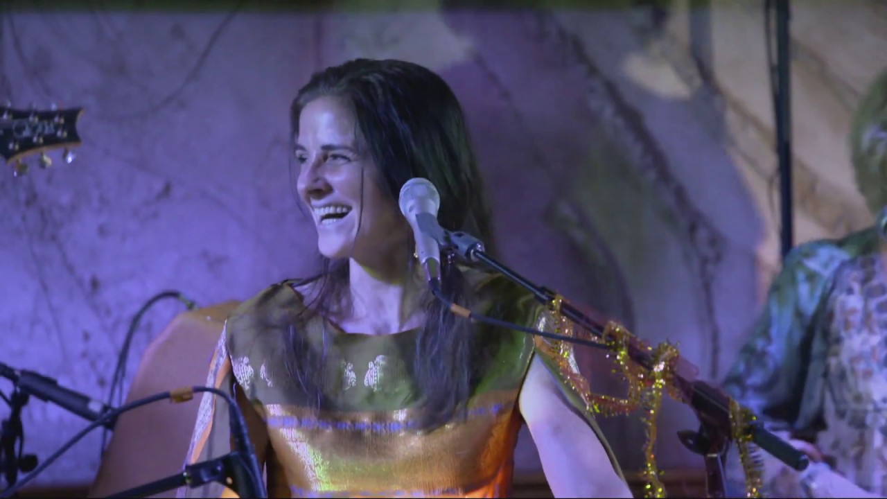 Ragani - Live Sacred Mantra Chanting (Kirtan) - Hare Krishna Govinda ...