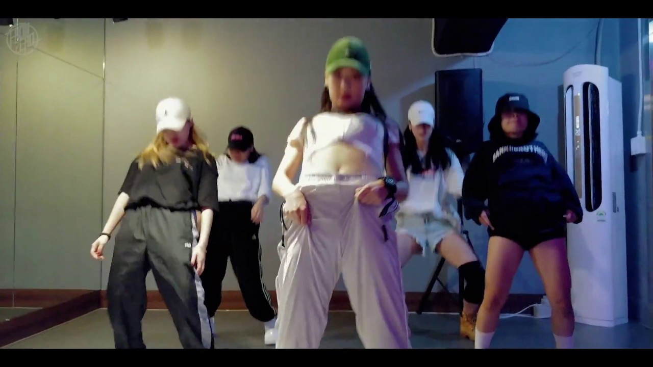 Red Mercedes Remix/ Maria- Girl's Hiphop/ FROMZERO Dance Studio - YouTube