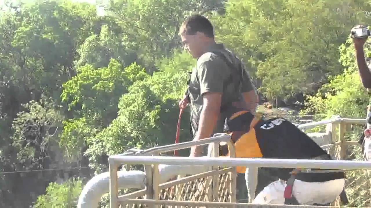 Gustav Coetzee Bungy Jumping Kalahari Vasbyt - YouTube