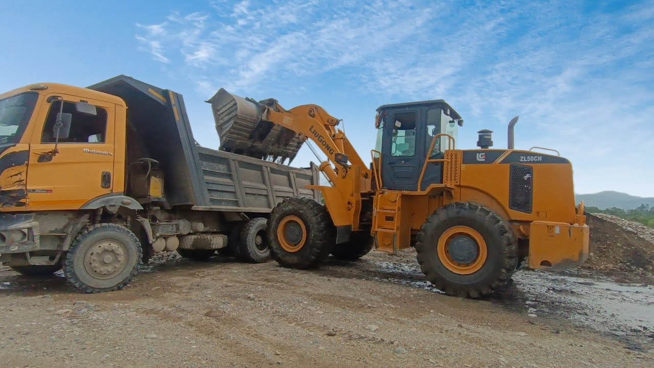 Liugong Loader Vs Mahindra Tipper | Ultra Fast Gravel Loading | Viral ...