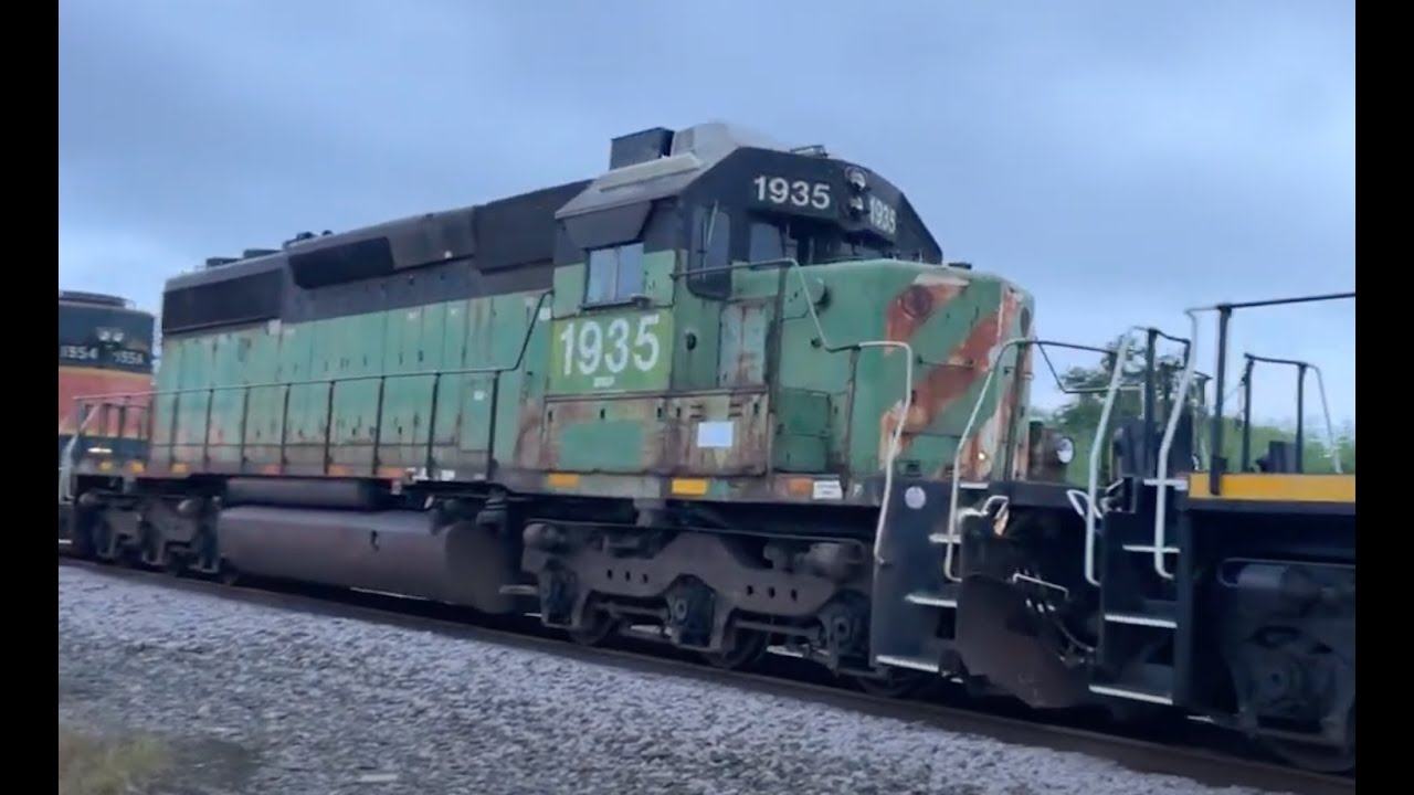 BNSF Manifest with 3 SD40-2 Including Cascade Green Former BN - Dobbin TX - August 2024 - YouTube