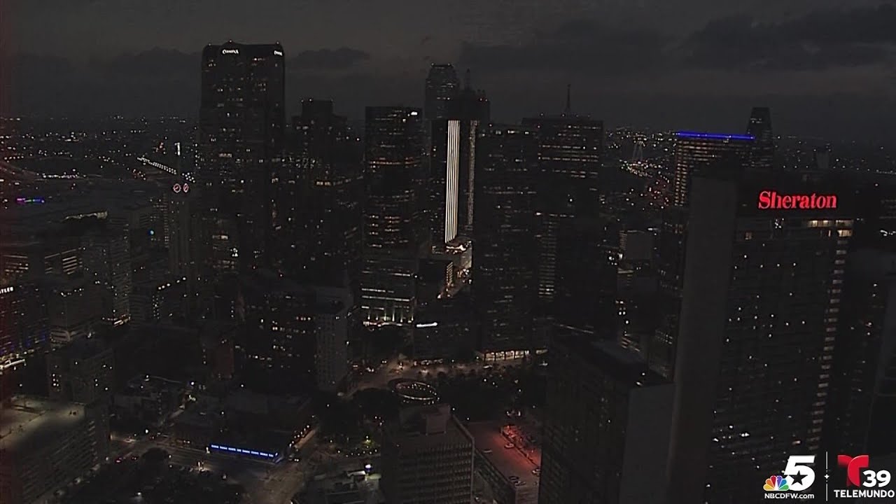Total Eclipse: Downtown Dallas timelapse - YouTube
