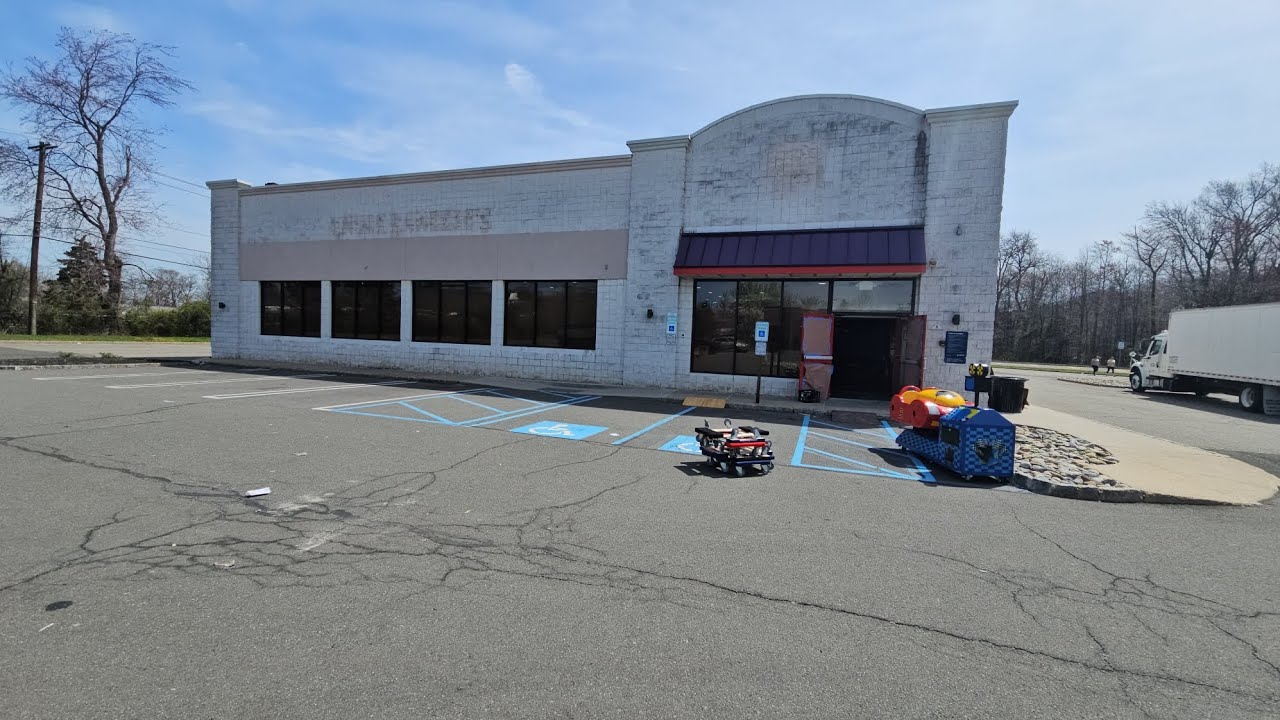 [2 DAYS AFTER CLOSING] "Former" Chuck E Cheese's in Bridgewater, New ...