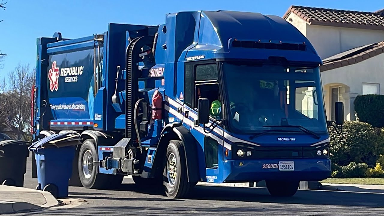 Republic Services Brand New Electric McNeilus Volterra ZSL - YouTube