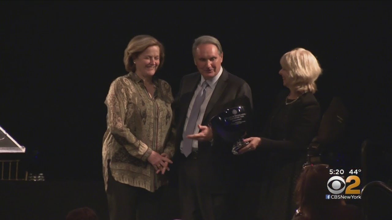 CBS President Peter Dunn Honored With Broadcasting Award - YouTube