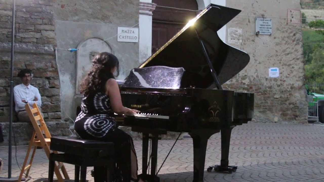 Renée Guerrero plays in Borgomale, Italy - YouTube