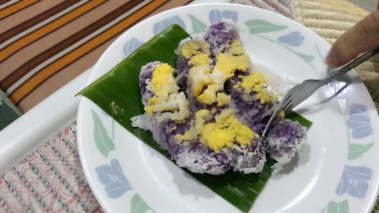 Rice cake in bamboo tube steamers - "Pagbilan nga ng puto bumbong ...