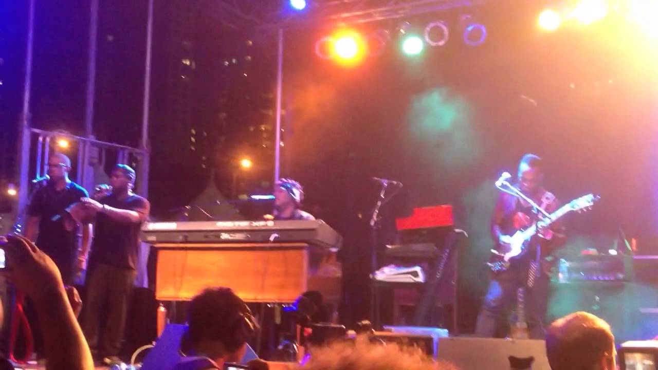 D'angelo live (ohio players - our love has died cover) Afro Punk ...