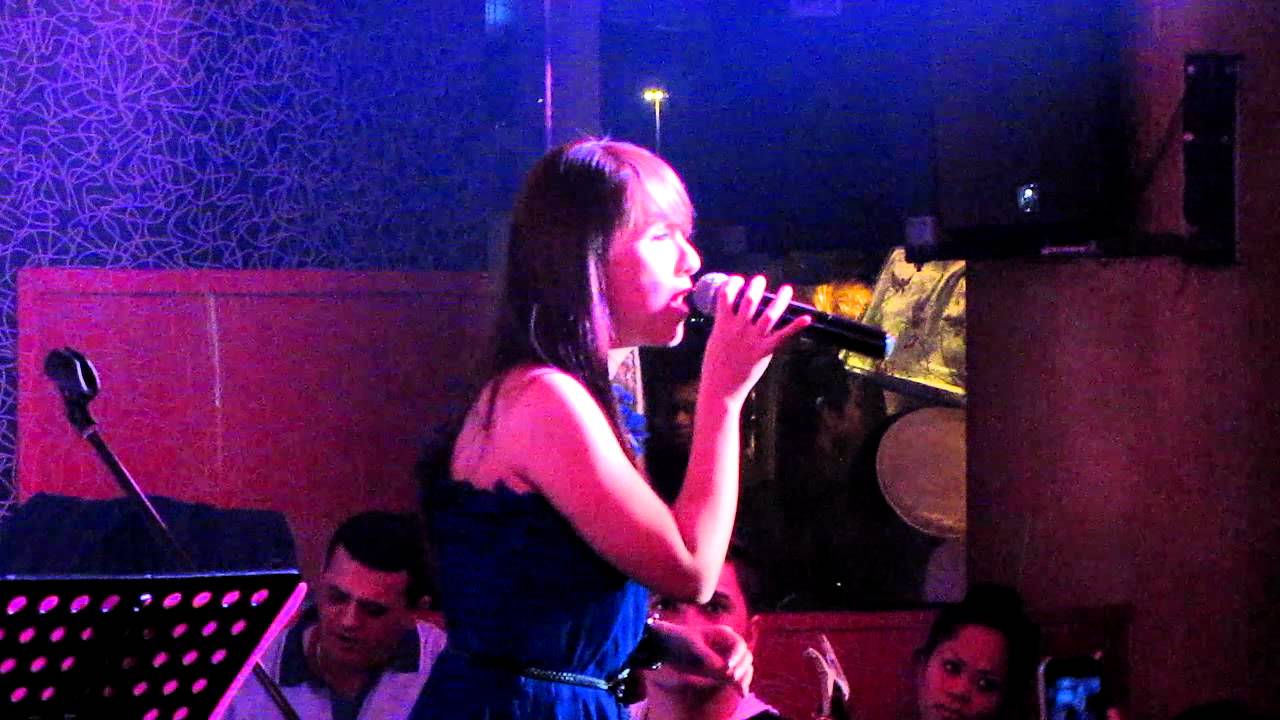 Acoustic Princess Velasco - live in Dubai - YouTube