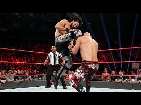 Seth Rollins debuts new face-busting move