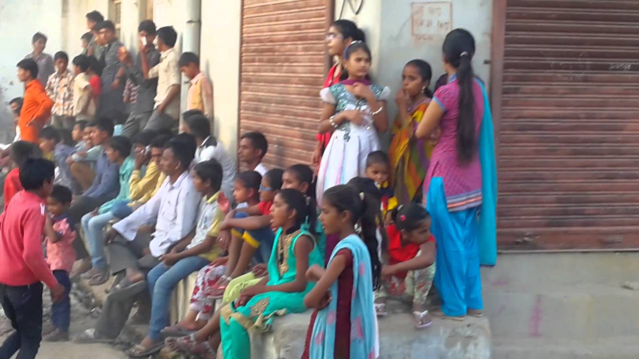 Jaitpur Village Gair Dance. - YouTube