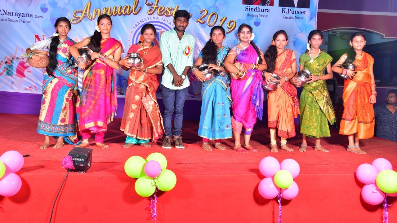 Folk dance performance - YouTube