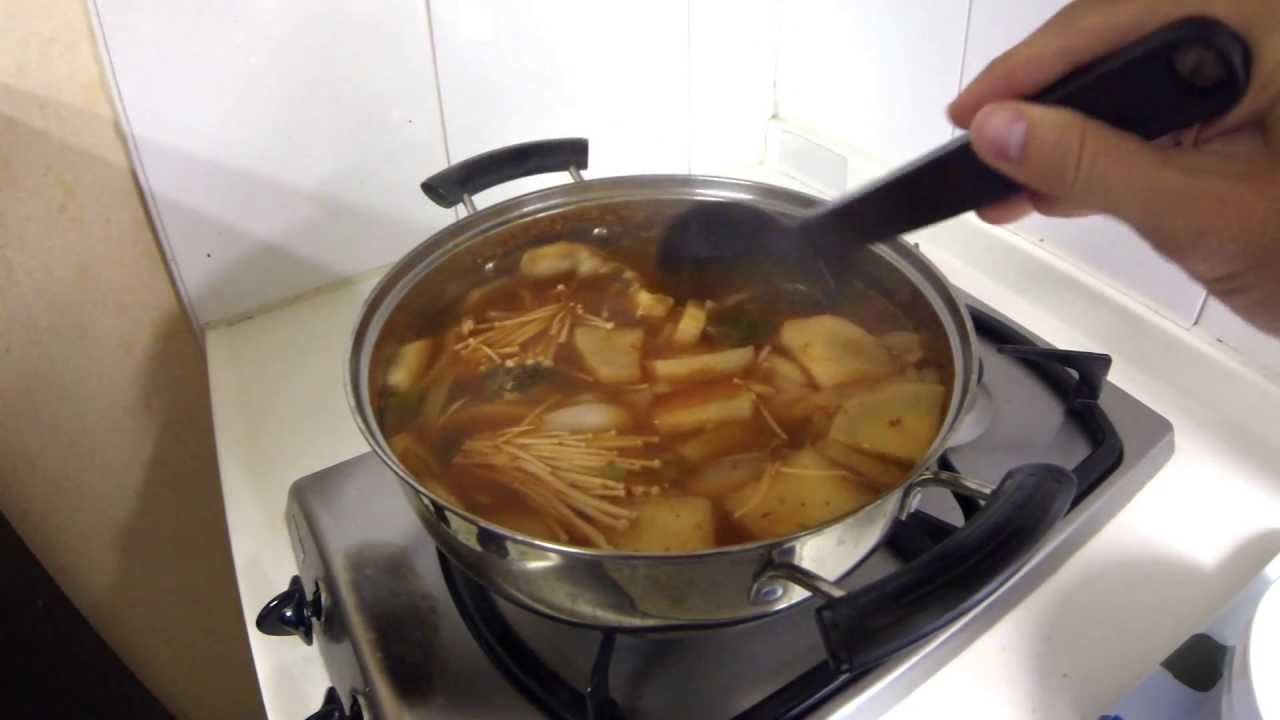 Cooking Mae-un-tang (Spicy Codfish Soup) - YouTube
