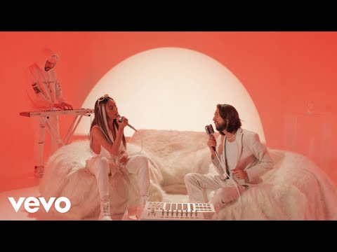 Nicole Favre, Esteman - Alucinándote (Acústico)