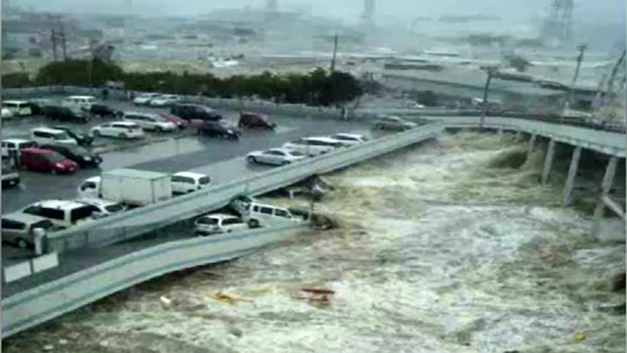 2011 Japan Tsunami - Aeon Tagajo. (3 Videos) - YouTube