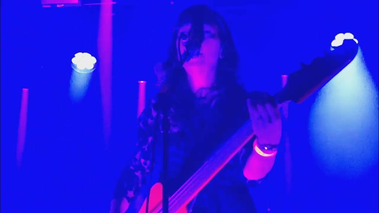 Silversun Pickups ALONE ON A HILL (Nikki sings😍) Live 11-06-22 Webster Hall NYC *Front Pit* 4K ...