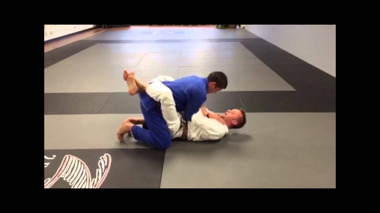 Using Brazilian Jiu Jitsu To Set Armbar From Closed Guard - YouTube