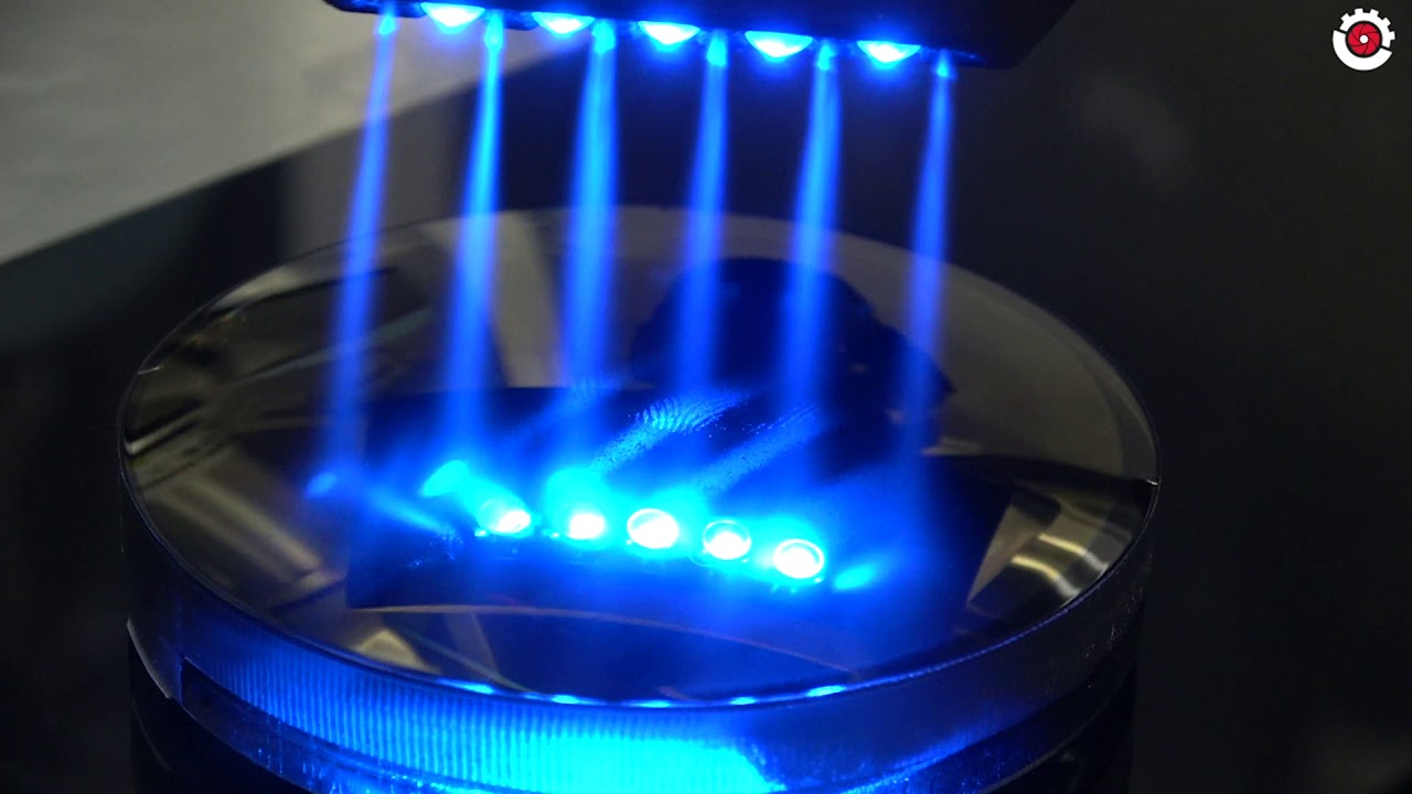 Robotic precision CO2 composite spray cleaning. - YouTube