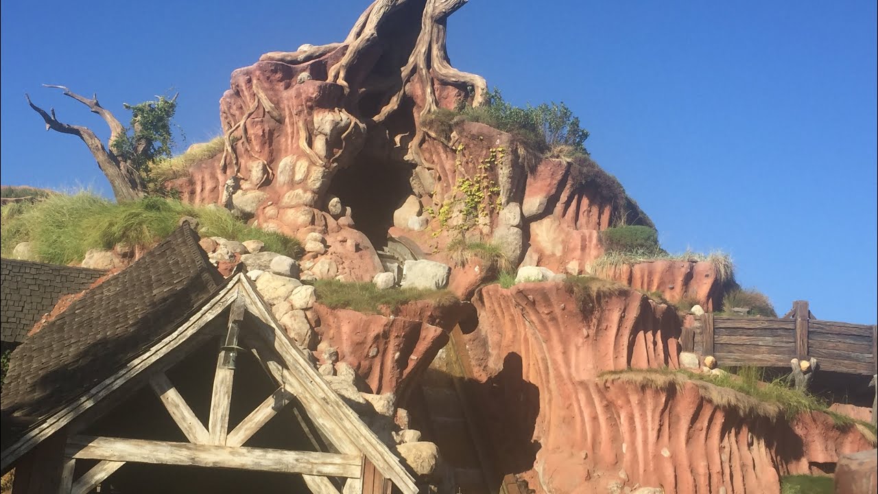 Splash Mountain at Disneyland Park, California [2020] - YouTube