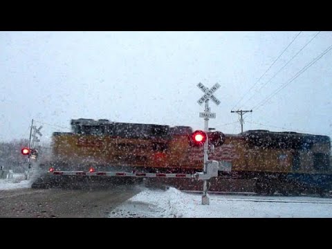 UP 8865 North MNPAL Filmed At Kasper Siding Middle Crossing In Snow 2nd Unit BNSF GE C4 (12-15 ...