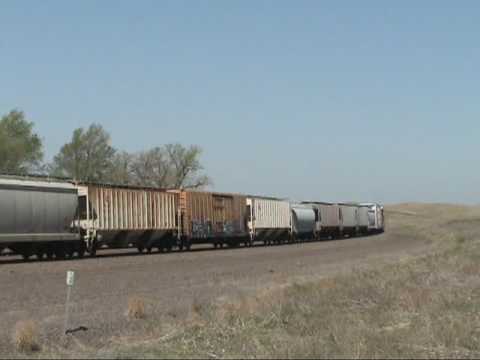 UP 6485 meets UP 4893 - YouTube