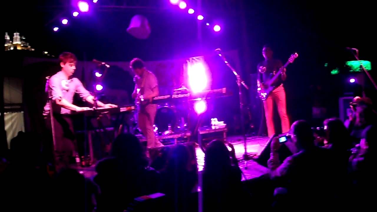 Metronomy - We Broke Free & Love Underlined - Cholula - 2011 - YouTube