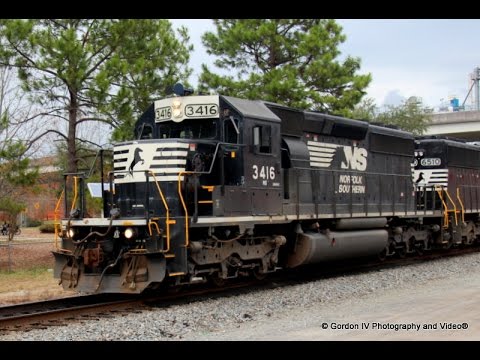 Norfolk Southern SD40-2 3416 leads NS G-6Z through downtown Valdosta, GA - YouTube