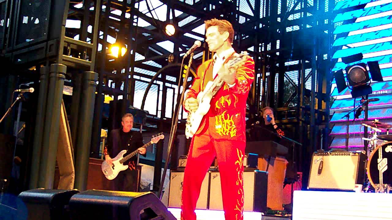 Chris Isaak "Somebody's Crying" - YouTube