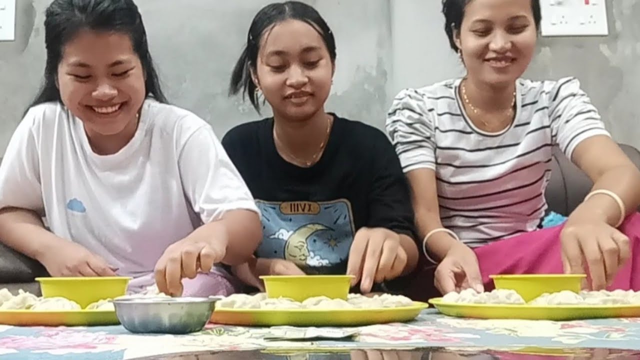 MOMOS CHALLENGE || eat 20 momos and win 500 cash 😊 || BINDIA DEBBARMA VOLG - YouTube