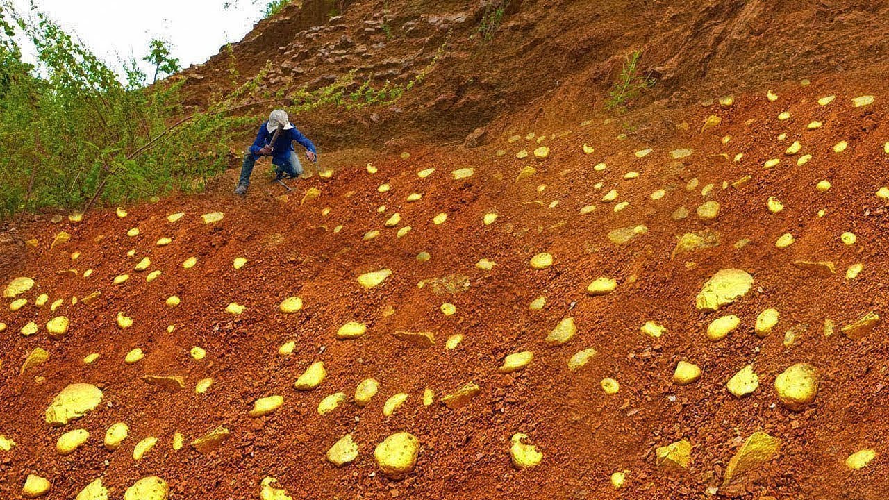How it's possible! I can't believe eye! mining gold at mountain, A man ...