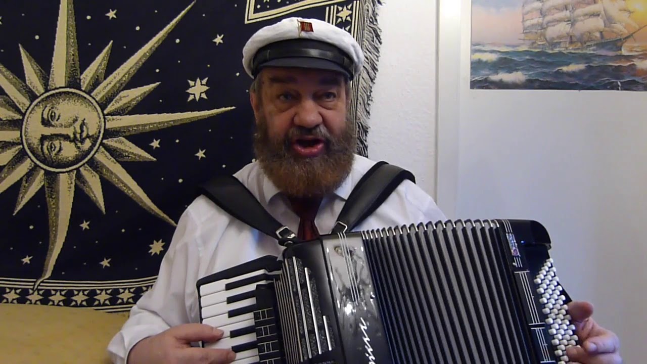 Shanty Hamburger Veermaster Akkordeon und Gesang - YouTube