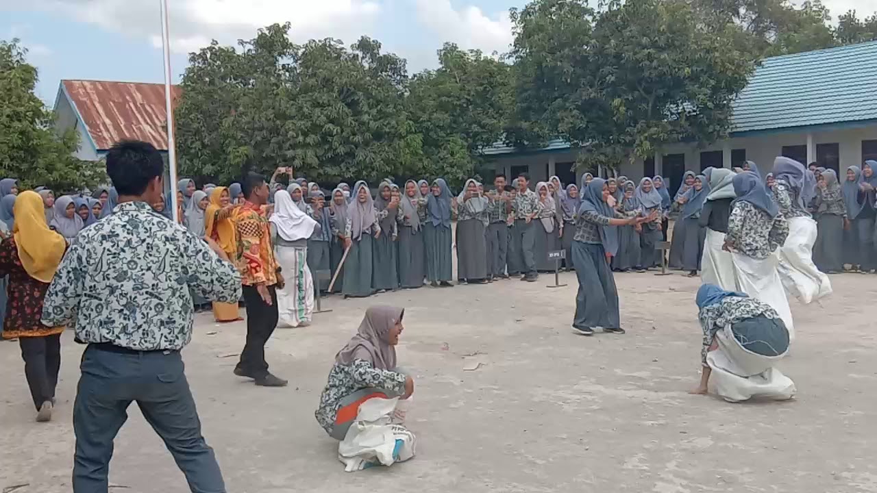 lari karung sma 2Takalar(2) - YouTube